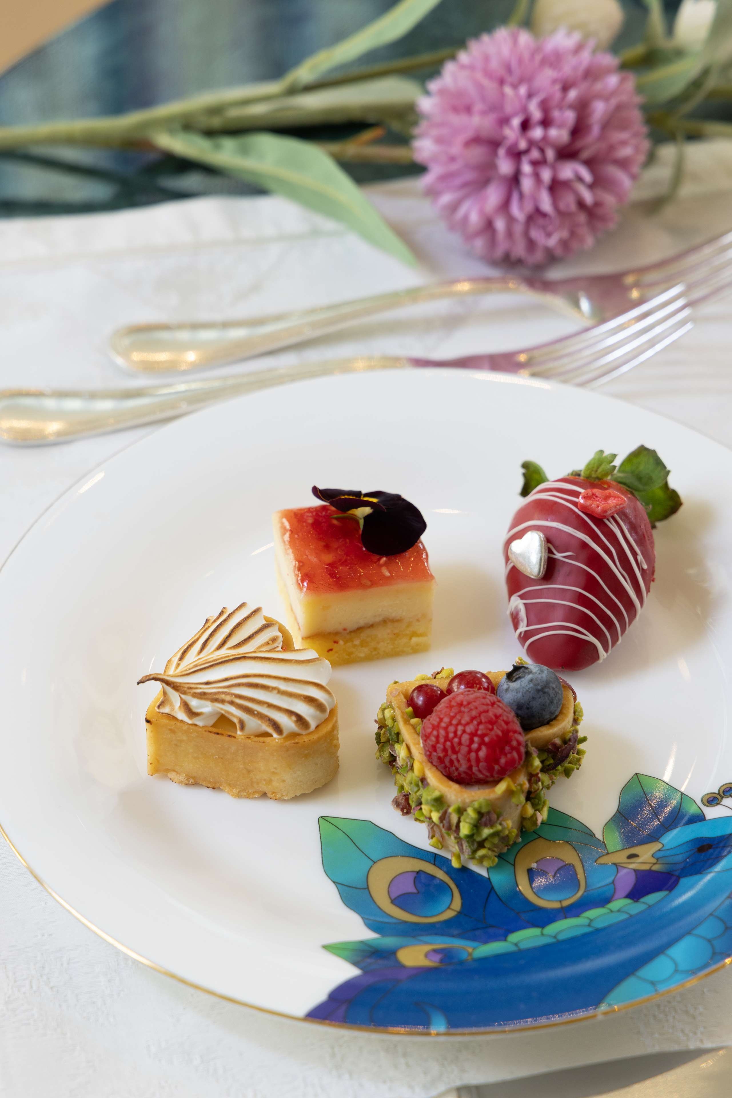 Romantic Afternoon Tea Break | Çırağan Palace Kempinski Istanbul